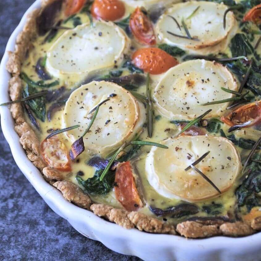 Spinattærte med frisk spinat, tomater og gedeost - skøn vegetarret